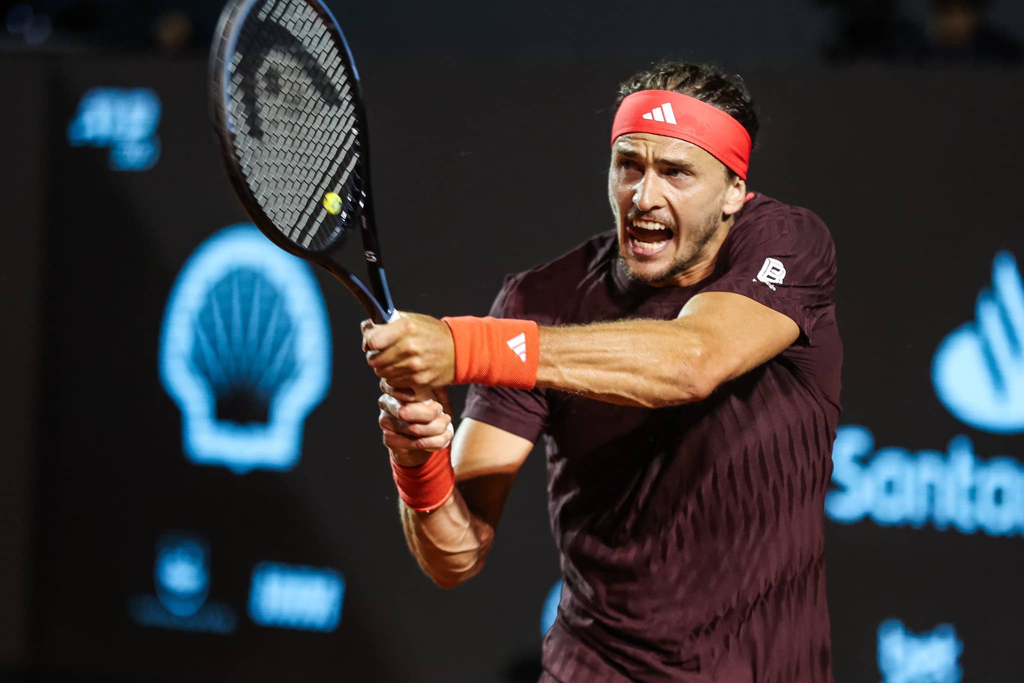 Zverev se garante na segunda rodada em estreia difícil no Rio Open ...